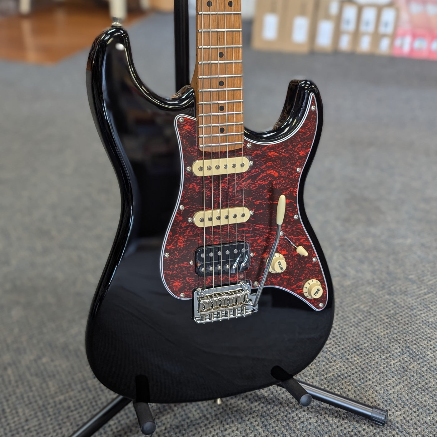 JET Guitars JS-400 BK Solidbody Strat-Style Guitar - Black HSS, Roaste ...